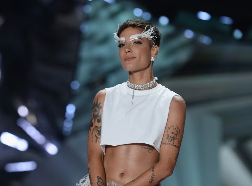 Halsey anuncia su gira internacional Back to Badlands 2025-2026 ...